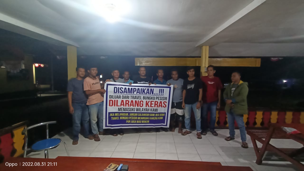 Supir Travel Bungku Pesisir Pasang Baliho, Larang Travel Lain Masuk ...